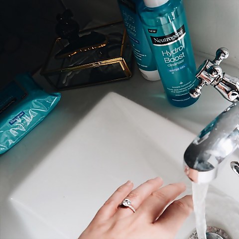 NEUTROGENA® | Skin Care Products Developed with Dermatologists